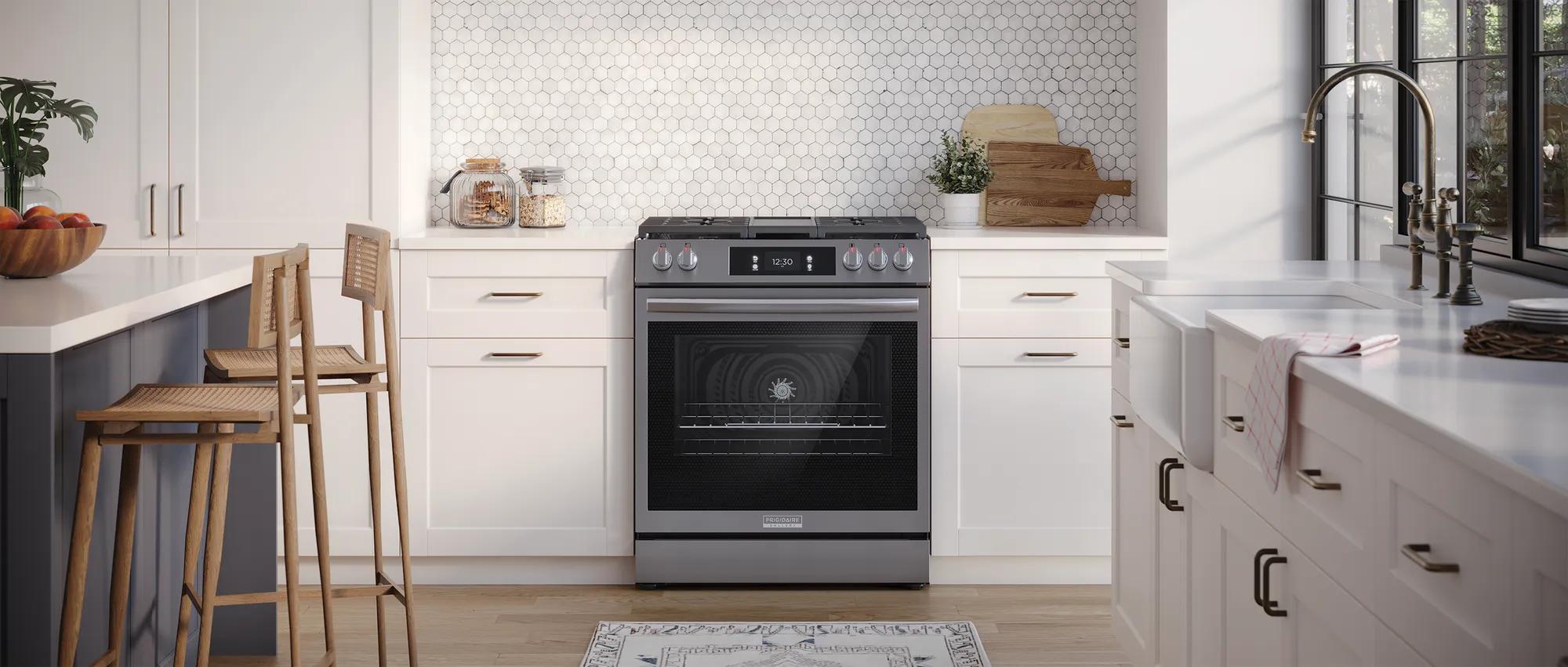 Frigidaire Gallery - GCFG3060BF - 30" Front Control Gas Range with ...