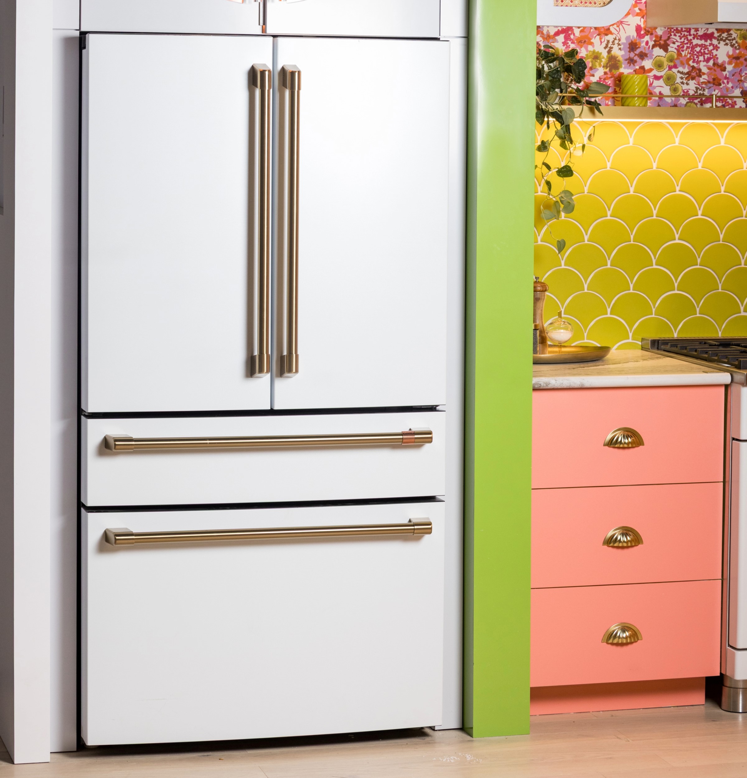 Cafe - CGE29DP4TW2 - CAFÉ™ ENERGY STAR® 28.7 Cu. Ft. Smart 4-Door ...